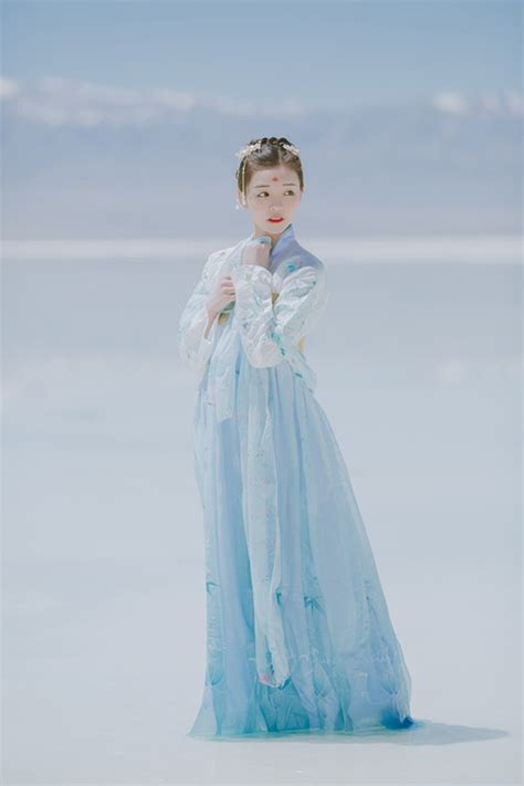 清新靓丽的淡蓝色长裙古装女子摄影古装摄影中国古风图片大全古风家