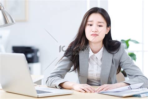 商务女人在办公室高清摄影大图 千库网