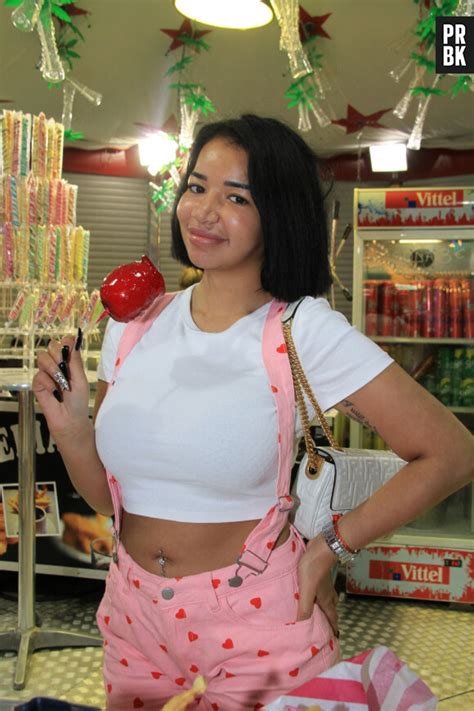 On Va Se Battre Ruby Nikara Se Fait Agresser Et Voler Son