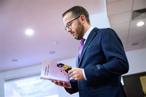 Само около една трета от населението на България на възраст между 16 и 75 години има поне