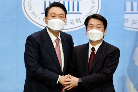尹锡悦和安哲秀“要掰”？凤凰网