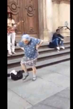 This Elderly Woman Dancing Her Heart Out Will Make Your Day Old Lady