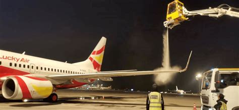 新海航两周年 祥鹏航空积极应对低温天气，保障航班运行安全工作飞机作业