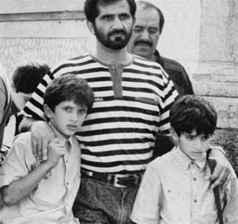 فيديو نادر للشيخ راشد بن محمد وهو صغير