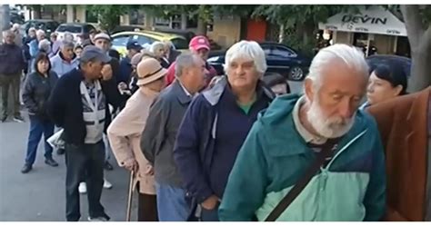 ТАСРУД обясни защо се извиха опашки за купуване на автобусни карти във Варна