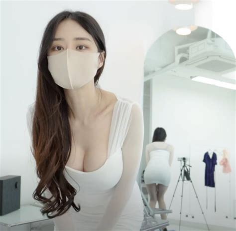 얼굴이 궁금한 몸매좋은 유튜버