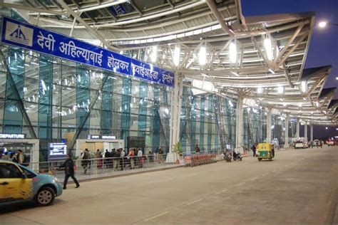 देश के टॉप 5 एयरपोर्ट में शामिल हुआ इंदौर हवाई अड्डा Airport Service