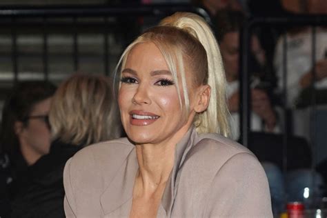 Nata A Bekvalac Pokazala Publici Gole Grudi Ljudi U Transu Ali Su Primetili Jo Jedan Detalj