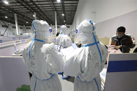 首批收治168名感染者：同济医院医疗队进驻金山天华路方舱医院工作建设患者