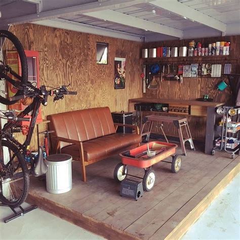 DIYでガレージを自作バイクもインテリアも DIYer s インテリアデザイン インテリア 家