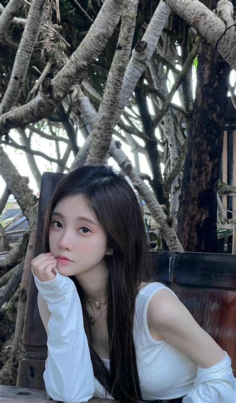 冯提莫：甜美可爱，娇艳如花，时尚魅力！