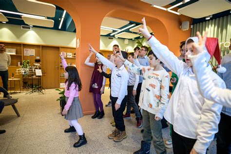 Новогодишен концерт на учениците од ООУ „Јоаким Крчовски“ Крива Паланка во Europe House