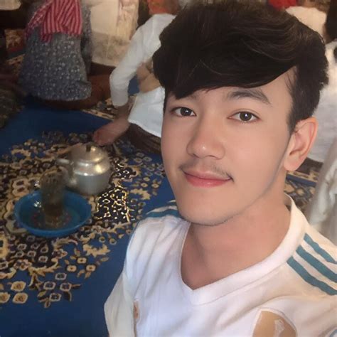 ចុយប្រុស ស្អាតៗអត់ពាក់ស្រោម