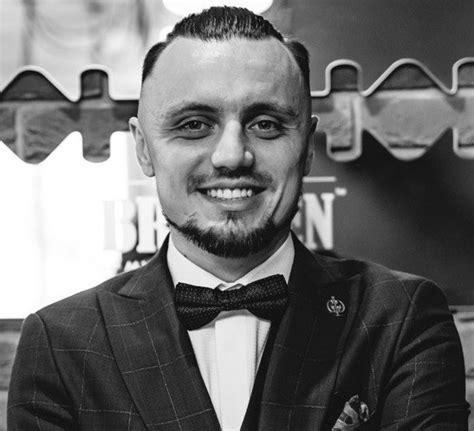 4k 애니메이션 네온 프레임 형형색색의 네온 라인이 움직이는 그림을 그립니다 네온 스타일 모션 라인 루프 애니메이션 네온 배경입니다 알파 채널 2d 애니메이션에 대한 스톡