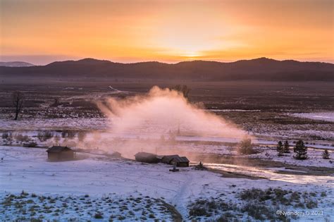 Монголын сайхан орон Ононгийн халуун рашаан ы овоон дээр нар мандахыг хүлээх зуур Энэ