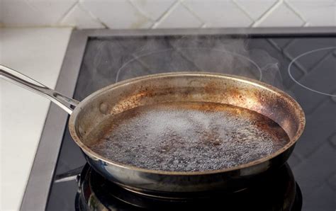 როგორ მოვაცილოთ ჩამჯდარი ცხიმი ქვაბზე და ტაფაზე გამოცდილი ხერხები