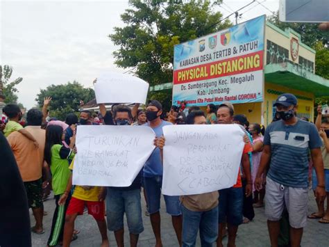Perangkat Desa Di Jombang Mesum Warga Demo Tuntut Copot Jabatanya Wacana News