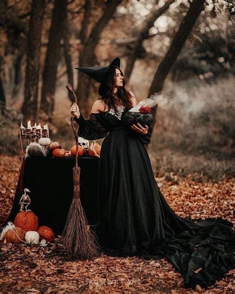 Pin On Witch Photoshoots Halloween Photography Witch Photos