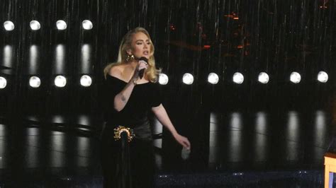 Bei Show In Las Vegas Adele Performt In Socken Auf Bühne