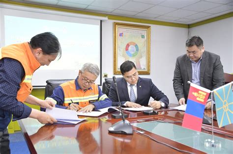 Гэрэгтв мн Гэрэгтв мн Added A New Photo