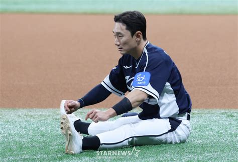 포토 신민재 강직함과 부드러움을 동시에