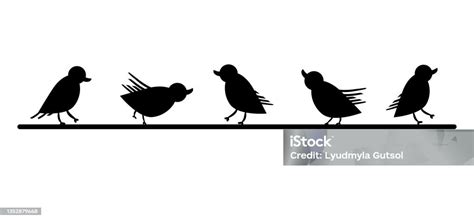 새들이 철사에 앉아 있습니다 줄에 다섯 만화 병아리 포스터 배너 귀여운 새의 검은 실루엣인쇄 윤곽 선개 그림입니다 새들이 케이블에서 수다를 떨고 있습니다 벡터 일러스트레이션