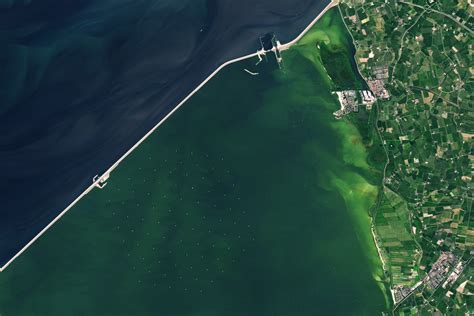 The Largest Freshwater Wind Farm In The World Skyearth