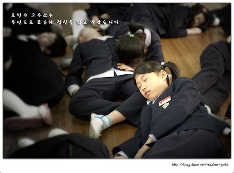 교육연극 수업 연구 읽기 이야기 읽고 로빈슨 크루소의 생각과 처한 환경 알기 서준호선생님의 마음 흔들기