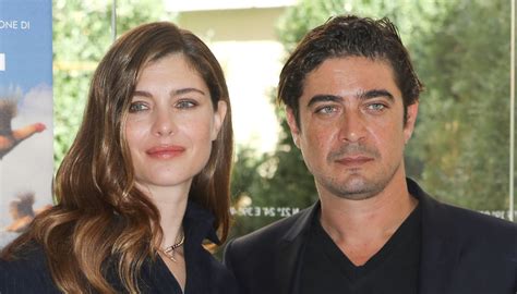 Vittoria Puccini Look Da Working Girl Oscura Persino Il Sex Symbol