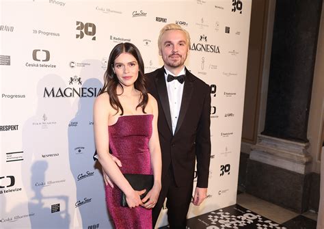 Křehká Dívka Z Krakonošova Tajemství Sex Oclock Slibuje Skleničkovou Coby Dračici