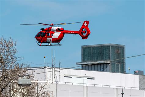 경치 공공 안전 공중 공중 촬영 교통 기하학적 모양 길 찾기 녹지 높은 각도보기 도시 계획 둥근 모양 드론 관점 드론으로 찍은 사진 들판 비상 사태