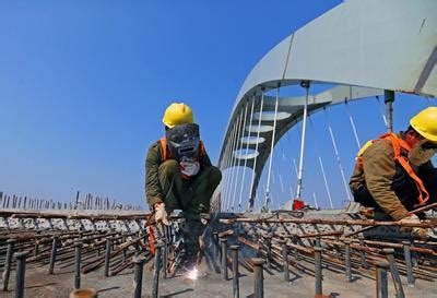 上海乐都西路跨油墩港桥建设 人民图片网