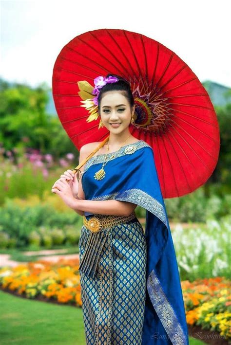 ปักพินโดย Urai Anantaklin ใน งามอย่างไทย สาวสวย ผู้หญิง ความงาม