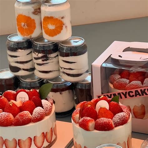 마이마이케이크 전주케이크 전주딸기케이크 크리스마스케이크 전주에서 겨울딸기로 가장 먼저 딸기케이크를 출시한 덕분인지 오늘 문의와 예약으로 몸도 마음도 매우 바쁘네요