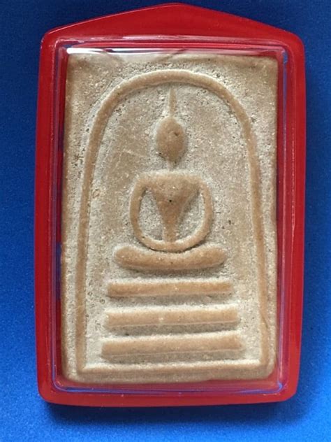 หลวงพ่อกวย วัดโฆสิตาราม ชัยนาท สมเด็จหลังรูปเหมือน ยันต์โค้ง เนื้อผงนํ้ามัน สวยๆครับ