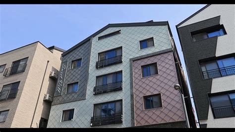 6638 파스텔 블루와 브라운 차콜 그레이 징크 금속 마름모 무늬 마감 검은색 화강석 몰딩 멋진 5층 다세대 상가주택 빌라 디자인 예쁜 건물 외벽 리모델링 시공