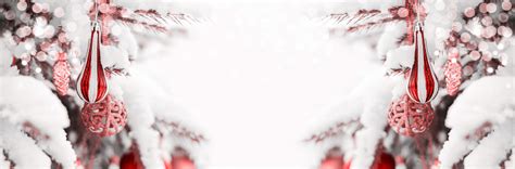 크리스마스는 장식 크리스마스 트리와 빨간색과 흰색 톤의 와이드 스크린 배경에 초점을 맞추지 않았다 예술 디자인 배너 0명에 대한 스톡 사진 및 기타 이미지 Istock