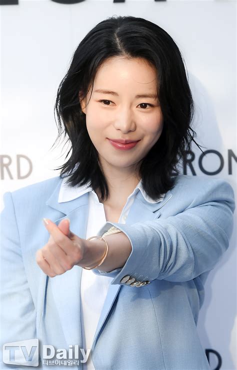 【影片圖輯】林智妍及肩短髮俏麗變身，天藍色套裝幹練又陽光 Ksd 韓星網 明星