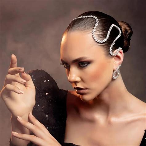 Прикраса для волосся на голову — ціна 585 грн у каталозі Прикраси для нареченої Купити аксесуари