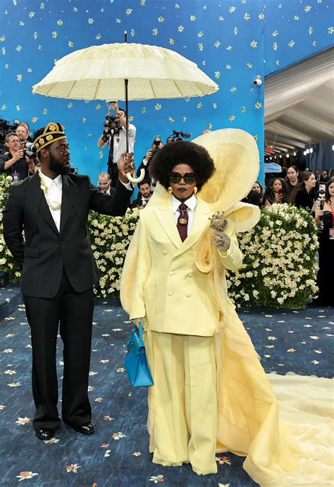 ලොව විශාලතම විලාසිතා රාත්‍රිය මෙට් ගාලා ජනප්‍රිය තරු රැසකගෙන් එළිය වූ හැටි ඡායාරූප Dasatha