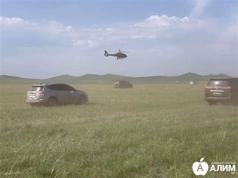 АПУ гийн Батсайхан морин уралдааны үеэр морио нисдэг тэргээр дагажээ