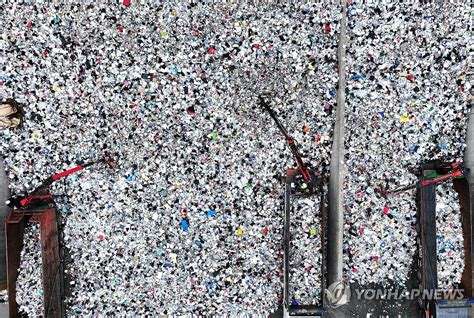 플라스틱 쓰레기를 줄여 주세요 연합뉴스