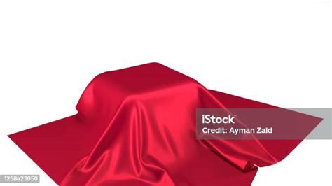 빨간 실크 패브릭으로 빈 연단 흰색 배경 황금에 고립 된 빨간 새틴 천으로 덮여 스탠드 담요에 대한 스톡 사진 및 기타 이미지 담요 아래 0명 Istock