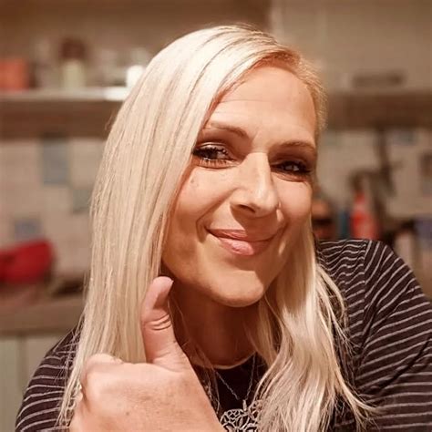 Larisa Larisa Threads Say More