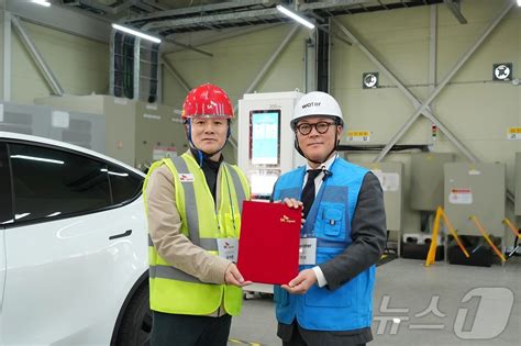 Sk시그넷 ‘고속도로 휴게소 초급속 충전기 출하 기념식 출하 성적서 수여 뉴스1