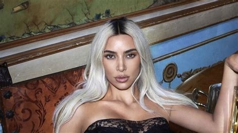 Dark Roots These Celebs Are Rocking This Trending Hair Color