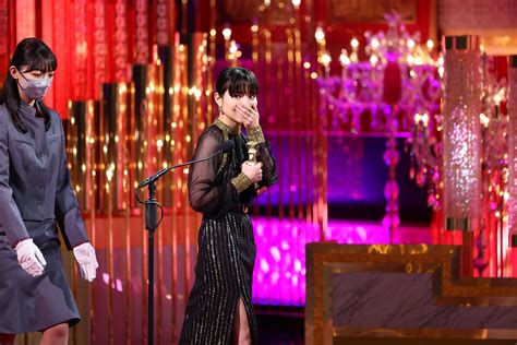 岸井ゆきの、最優秀主演女優賞を涙で受賞「誰かのために生きることができる」映画への愛溢れさせる＜第46回日本アカデミー賞＞ モデルプレス