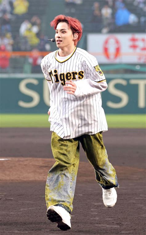 Jo1が甲子園で新曲「tiger」披露 豆原一成、緊張のワンバン投球に「20点ぐらい（笑い）」 スポーツ報知