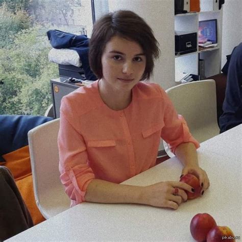 Девочка С Персиками Фото — Скачать фото