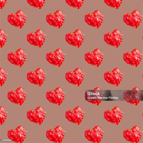 갈색 배경에 원시 다진 고기 원활한 패턴의 심장 사랑스러운 매끄러운 패턴의 컬렉션 갈색에 대한 스톡 사진 및 기타 이미지 갈색 개념 개념과 주제 Istock